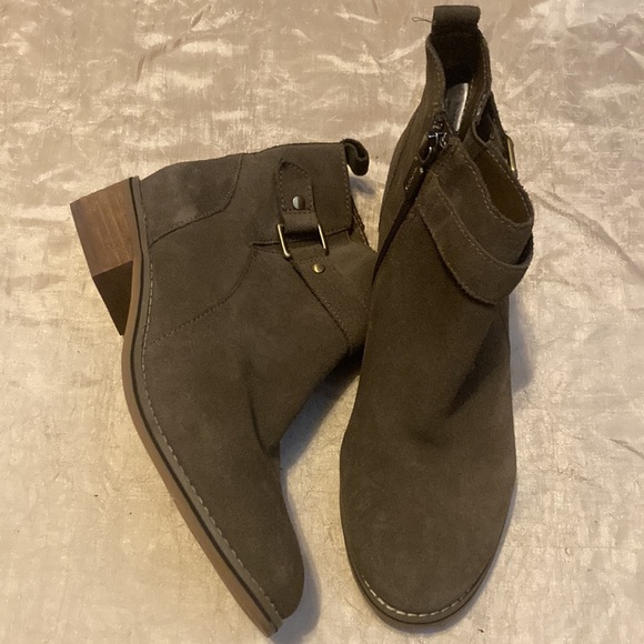 Blondo | Shoes | Blondo Liam Brown Suede Round Toe Waterproof Side Zip ...